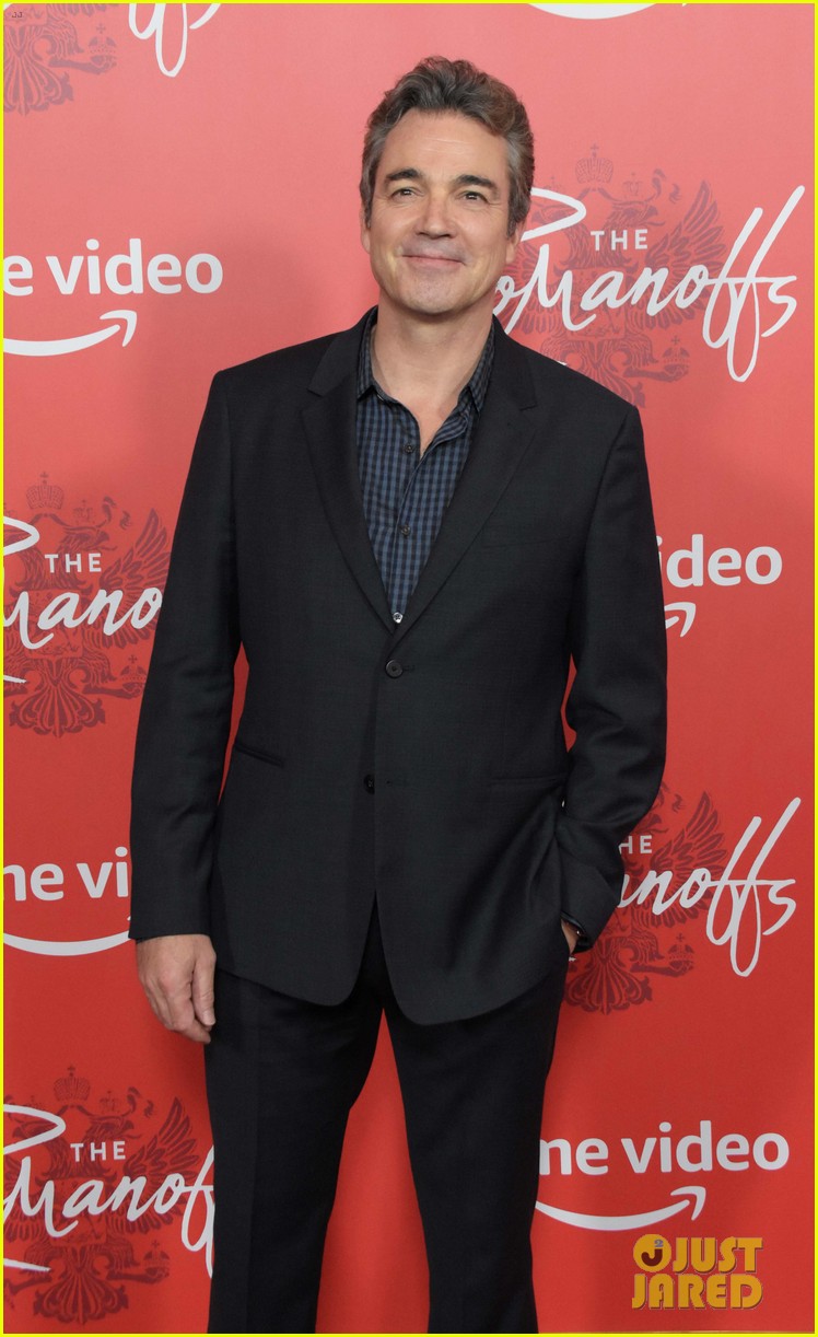 Aaron Eckhart, Amanda Peet, & More Stars Attend 'The Romanoffs ...