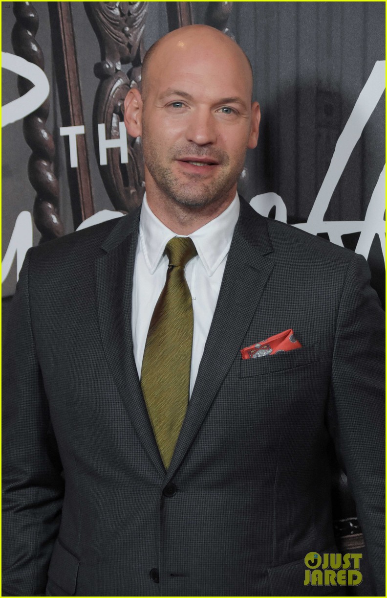 Aaron Eckhart, Amanda Peet, & More Stars Attend 'The Romanoffs ...