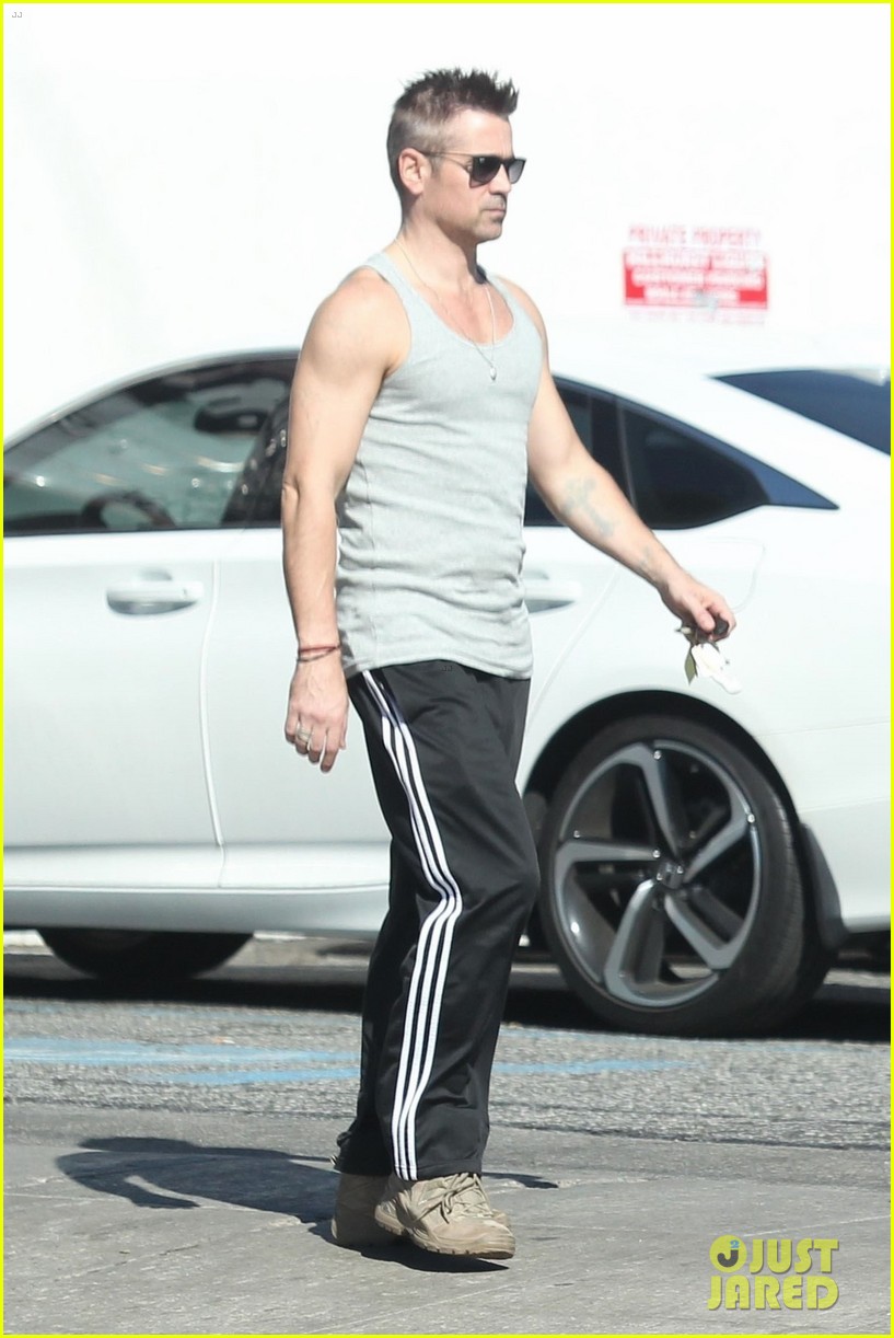 Colin Farrell Bares His Toned Muscles in a Tank Top: Photo 4168741 ...