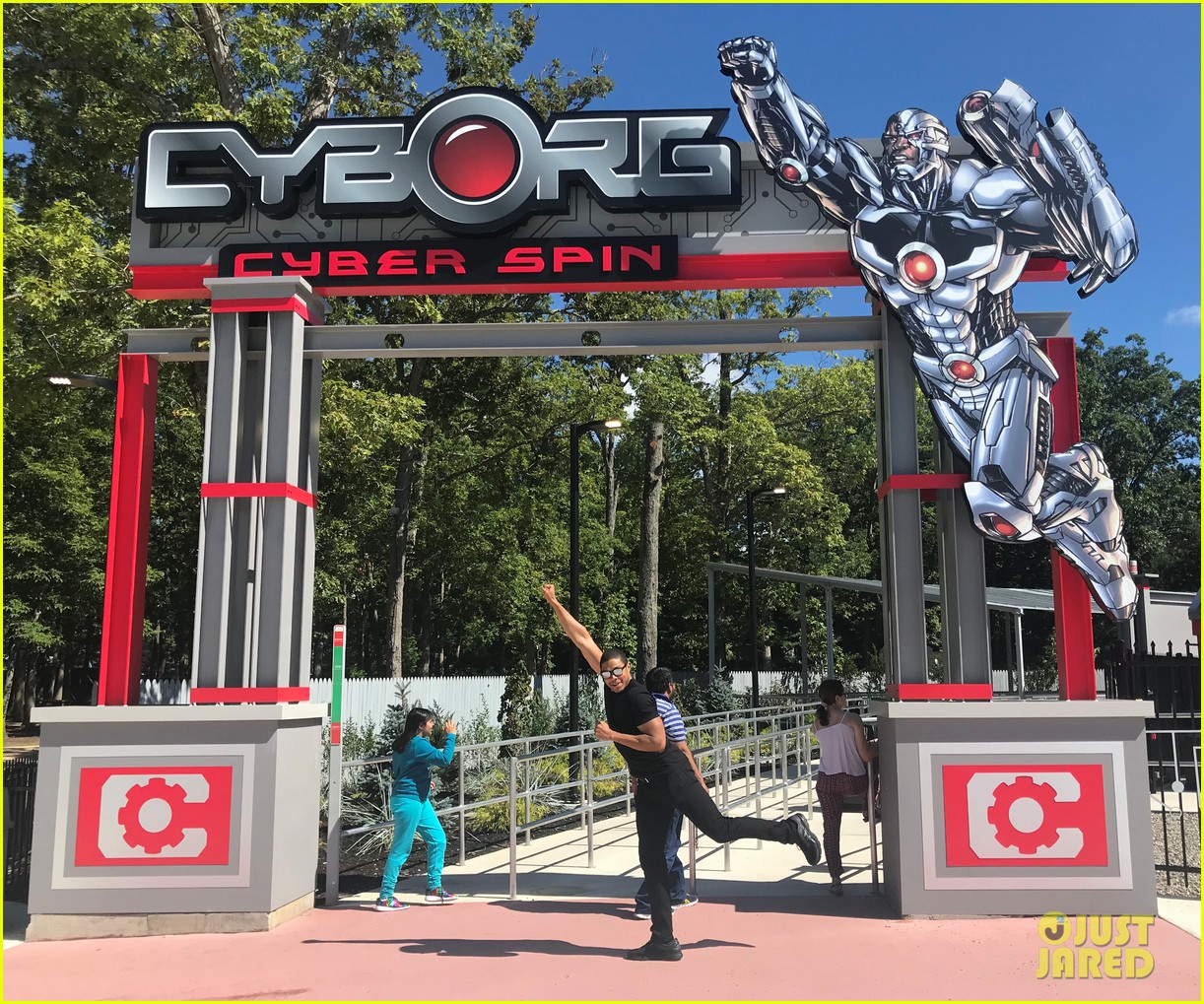 'Justice League's Ray Fisher Tests Out Six Flags' Cyborg Ride!: Photo ...