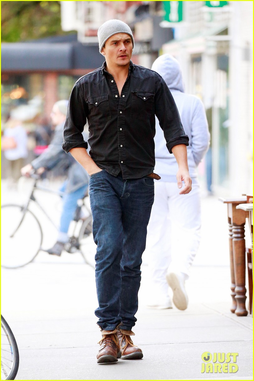 Rupert Friend Is Dressed Perfectly for the Fall Weather: Photo 4165896 ...