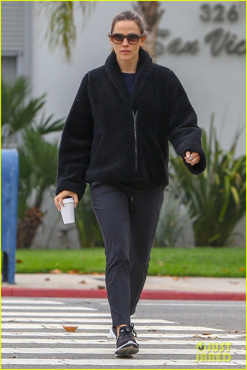 Jennifer Garner Shows Off Her Muscles After Her Workout!: Photo 4169744 ...