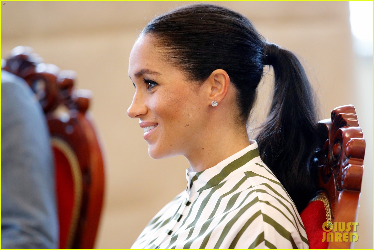 Prince Harry & Duchess Meghan Markle Don Traditional Garland Skirts for ...