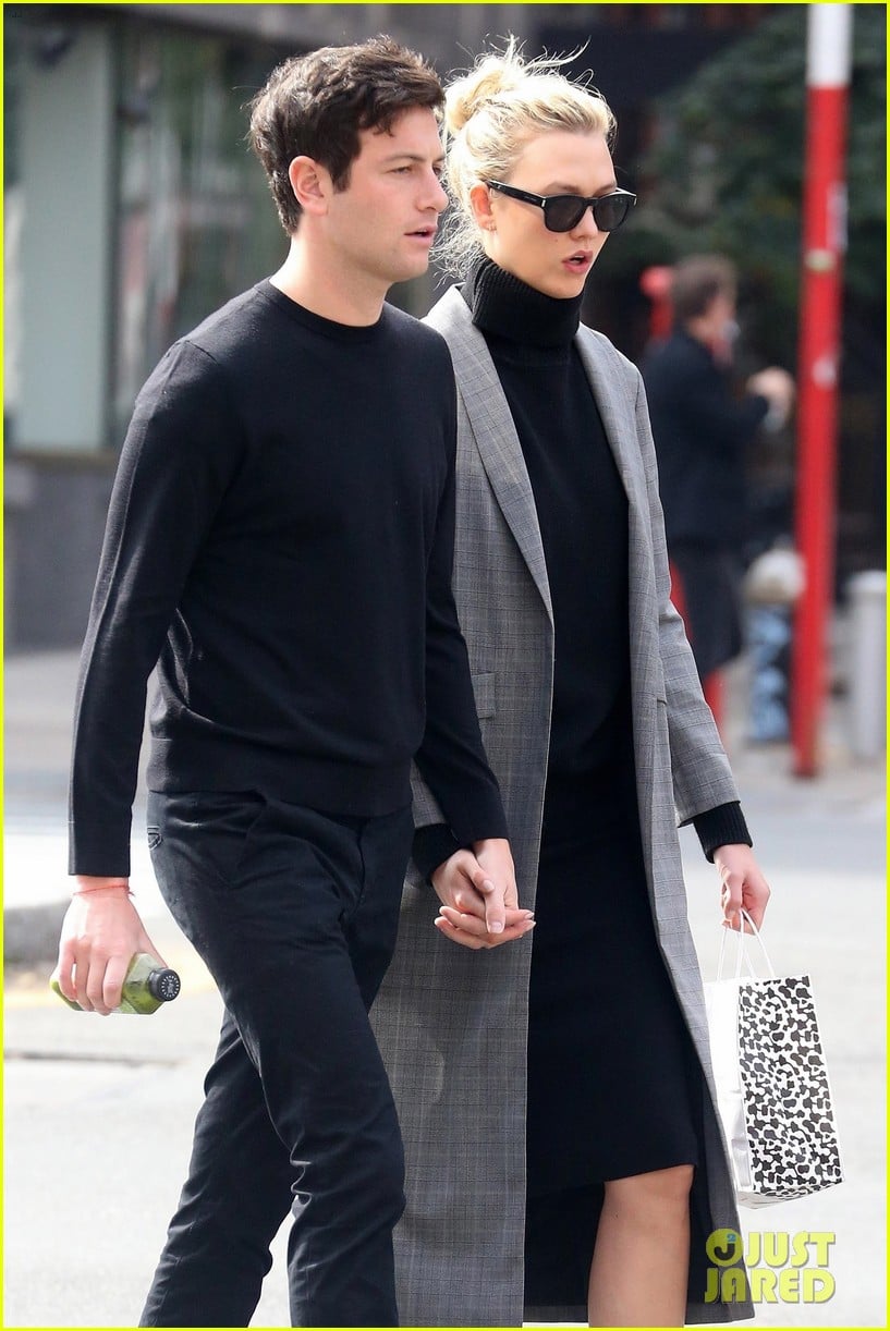 Karlie Kloss & Fiance Joshua Kushner Hold Hands After She Arrives Home for Fashion Week: Photo ...