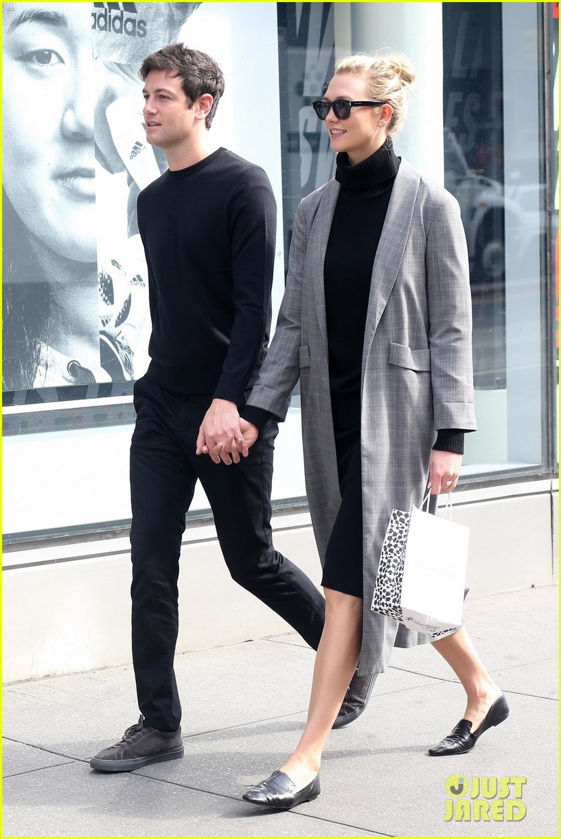 Karlie Kloss & Fiance Joshua Kushner Hold Hands After She Arrives Home for Fashion Week: Photo ...