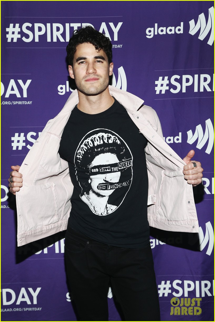 Darren Criss Performs With Justin Tranter at Beyond Spirit Day Concert ...