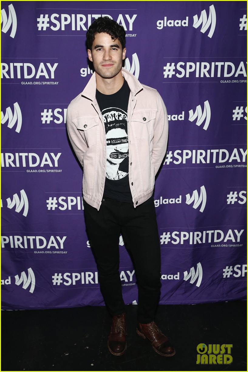 Darren Criss Performs With Justin Tranter at Beyond Spirit Day Concert ...