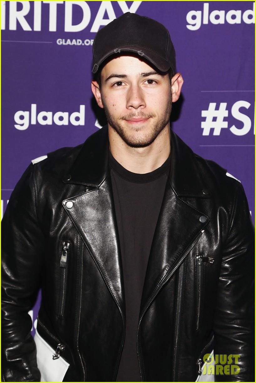 Darren Criss Performs With Justin Tranter at Beyond Spirit Day Concert ...