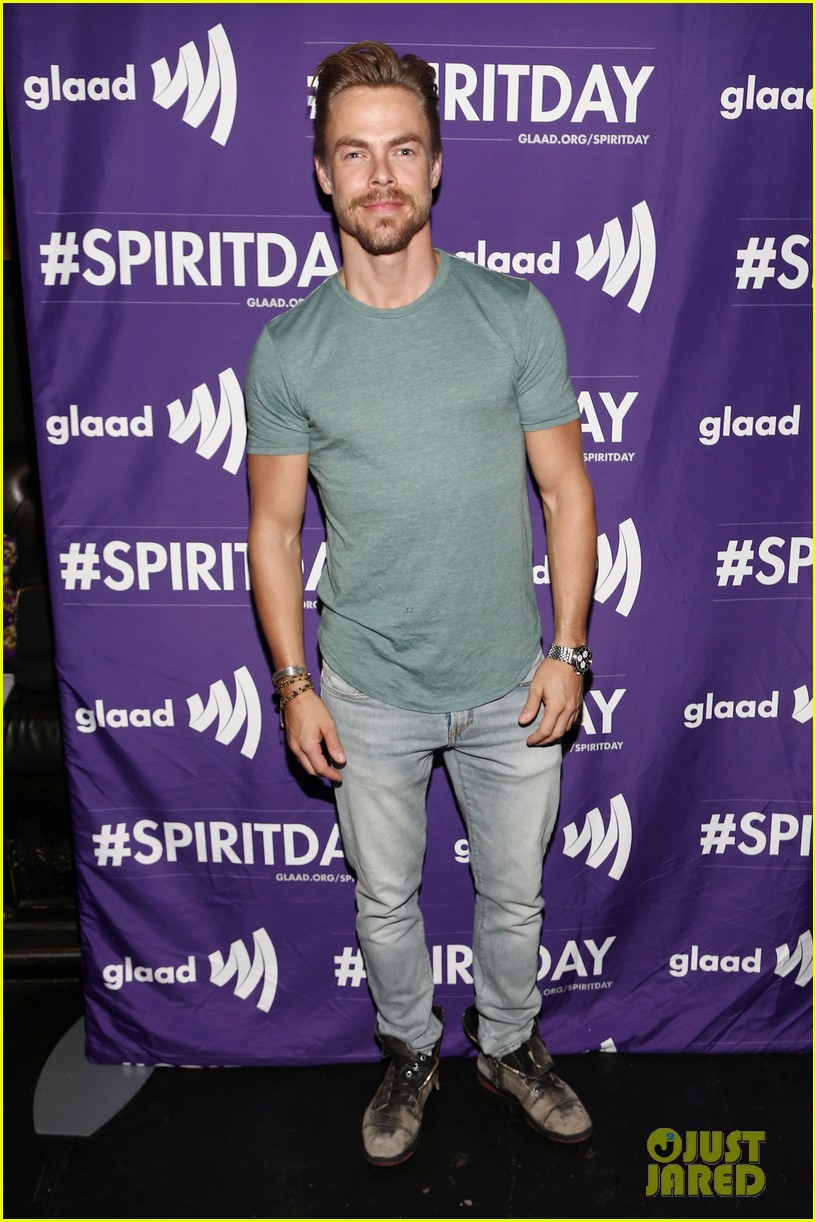 Darren Criss Performs With Justin Tranter at Beyond Spirit Day Concert ...
