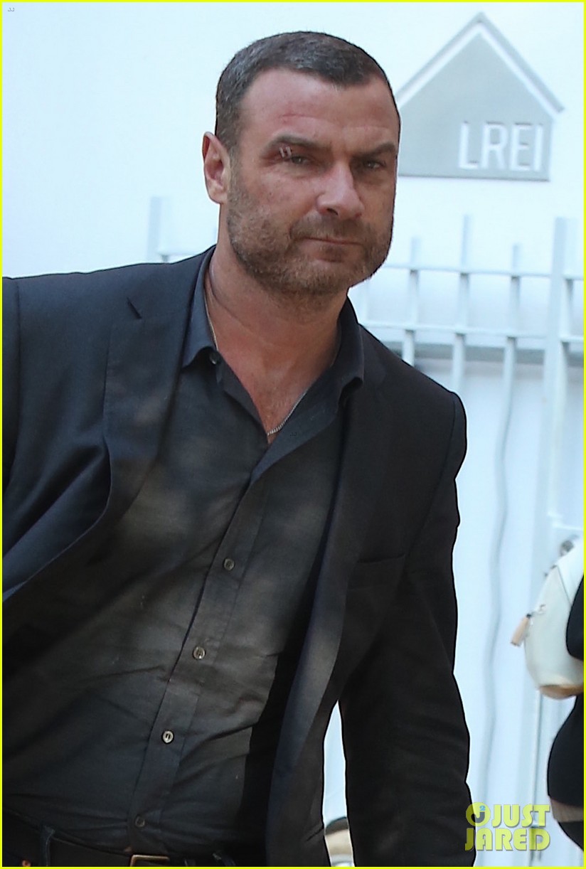 Liev Schreiber is All Bruised & Cut Up on 'Ray Donovan' Set: Photo ...