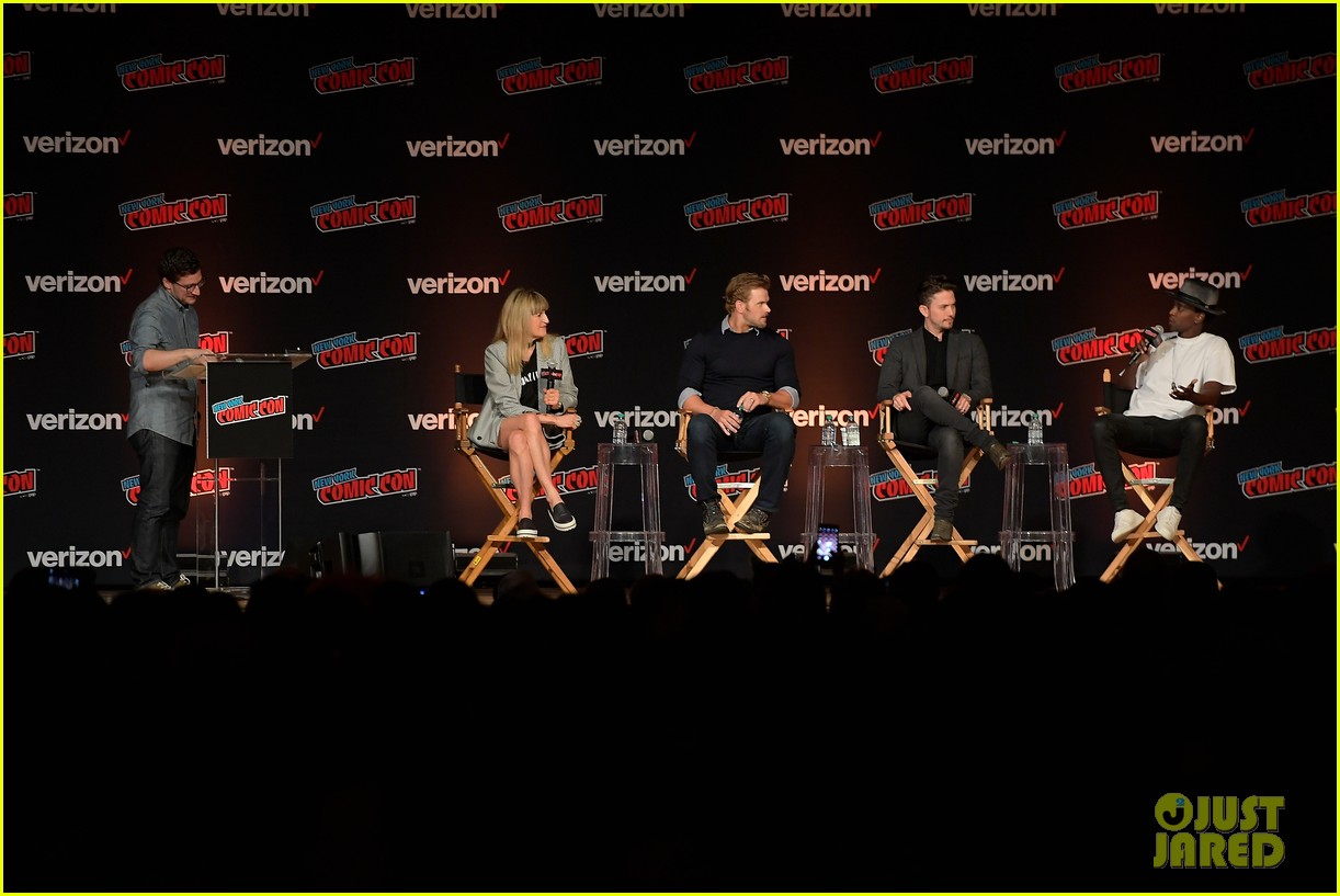 Kellan Lutz & Jackson Rathbone Reunite at Comic Con 'Twilight' 10th ...