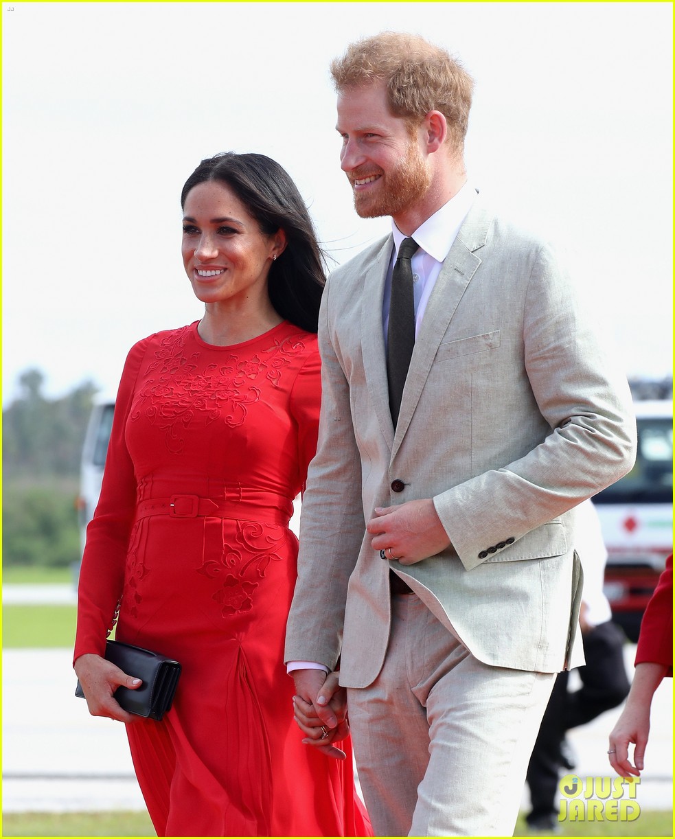 Meghan Markle Suffers Small Wardrobe Misstep in Tonga: Photo 4170193 ...
