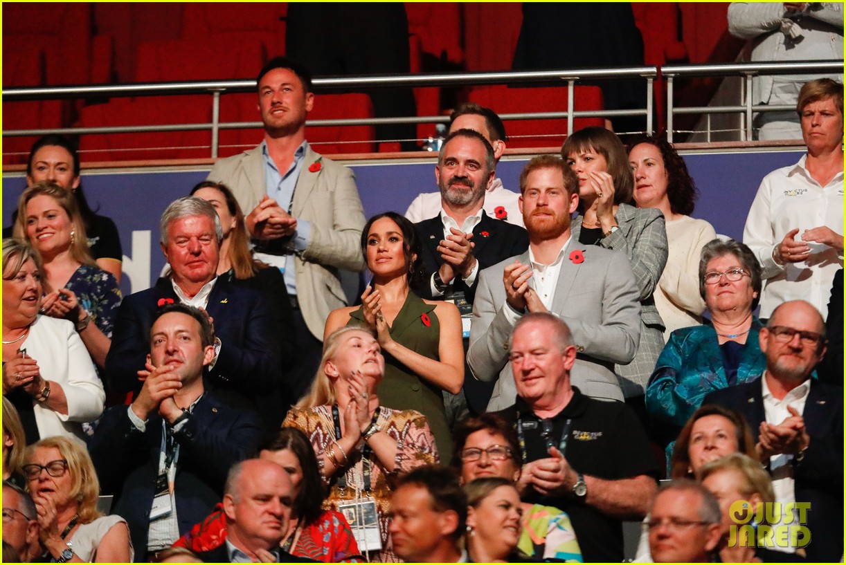 Duchess Meghan Markle & Prince Harry Surprise Crowd at Invictus Closing ...