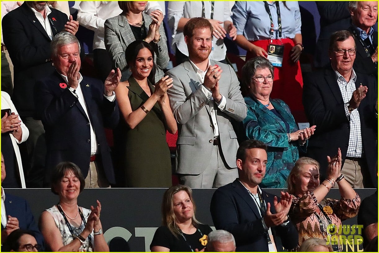 Duchess Meghan Markle & Prince Harry Surprise Crowd at Invictus Closing ...