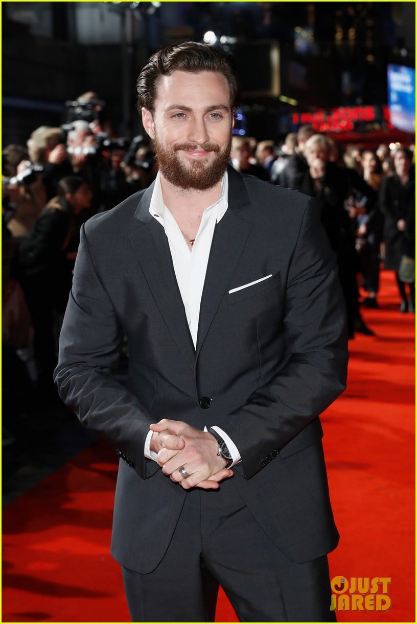Chris Pine & Aaron Taylor-Johnson Suit Up for 'Outlaw King' European Premiere!: Photo 4166217 ...