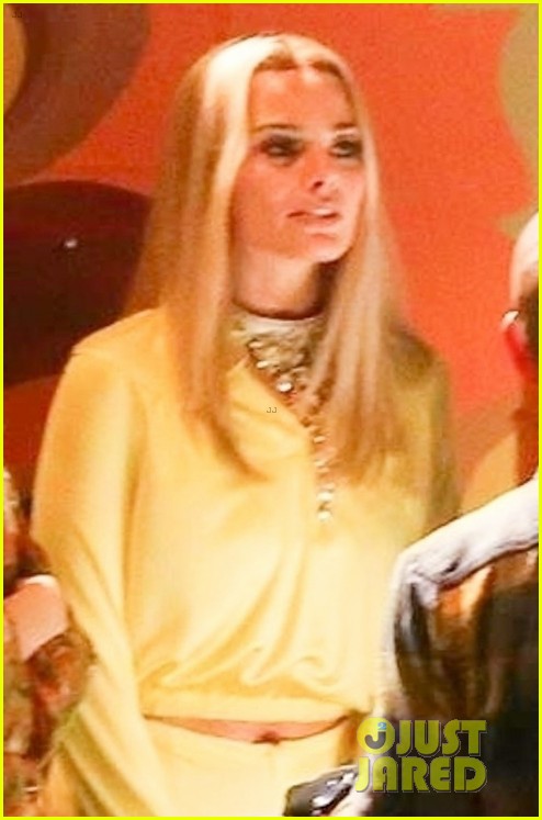 Margot Robbie Rocks Short-Shorts on 'Once Upon a Time in Hollywood' Set ...