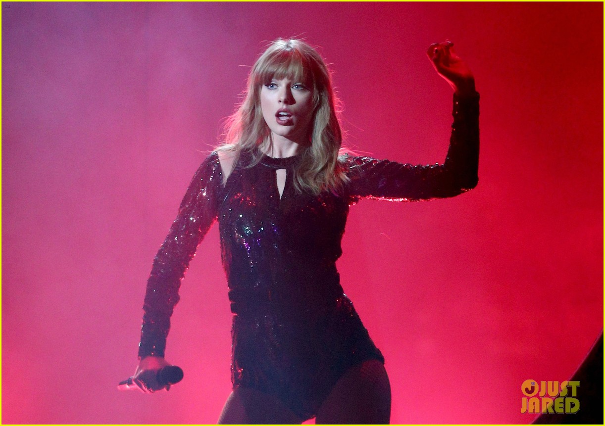 Taylor Swift Opens AMAs 2018 with 'I Did Something Bad' (Video): Photo ...