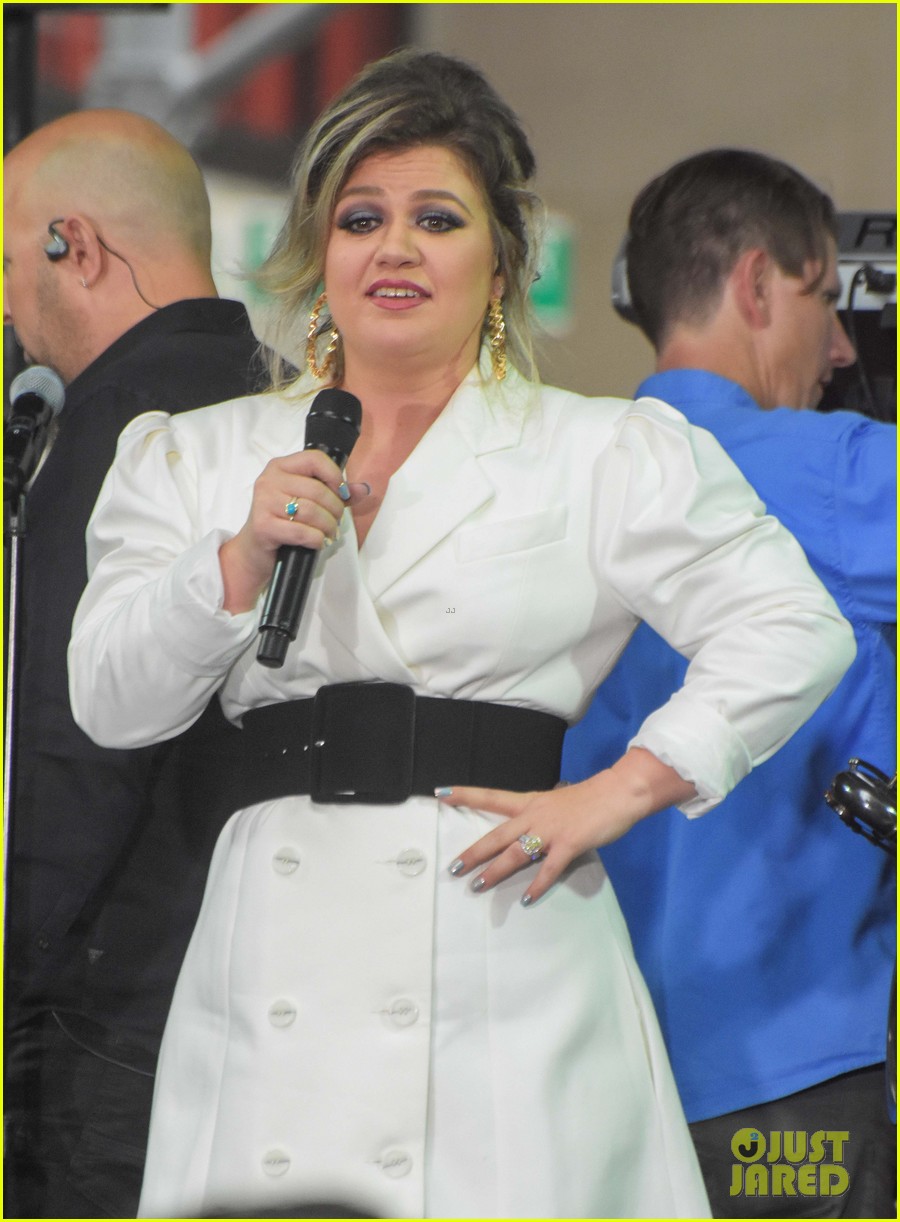 Michelle Obama, Kelly Clarkson, Meghan Trainor & More Celebrate ...