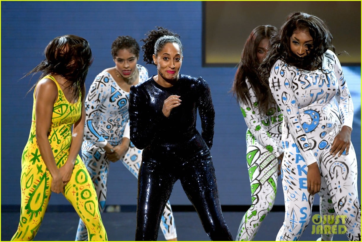 Tracee Ellis Ross Performs a Dance Medley at AMAs 2018!: Photo 4161715 ...