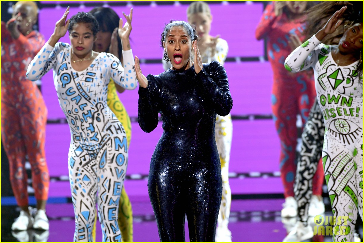Tracee Ellis Ross Performs a Dance Medley at AMAs 2018!: Photo 4161731 ...