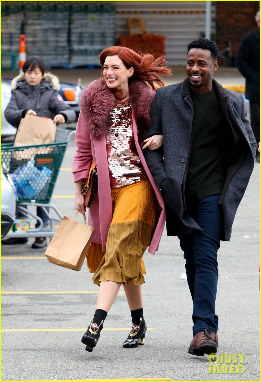 Anne Hathaway & Gary Carr Film Romantic Scene for 'Modern Love' in ...