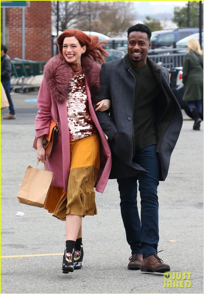 Anne Hathaway & Gary Carr Film Romantic Scene for 'Modern Love' in ...