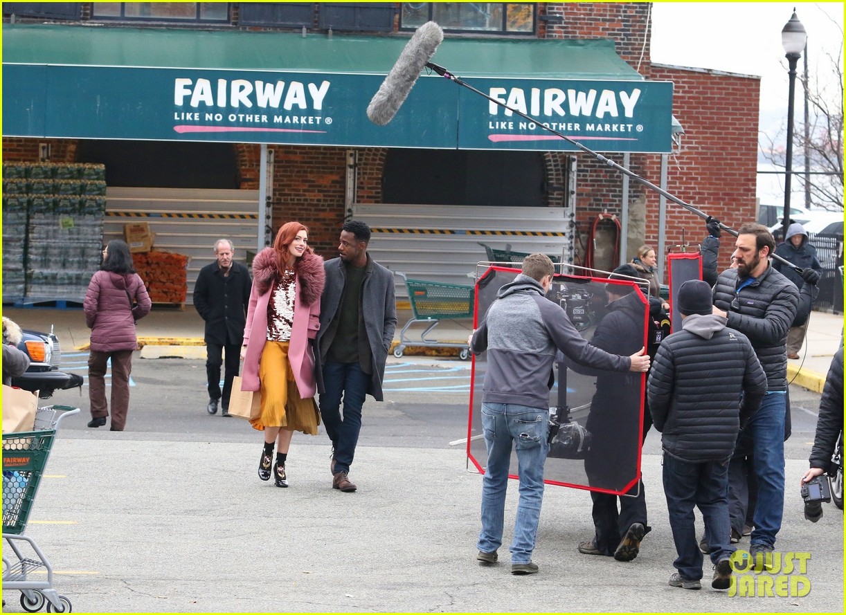 Anne Hathaway & Gary Carr Film Romantic Scene for 'Modern Love' in ...