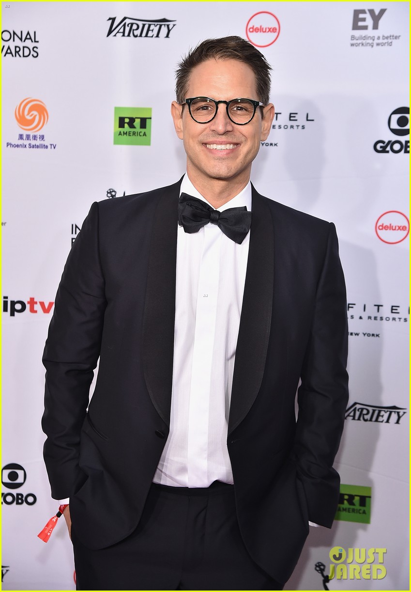 Ben McKenzie & Morena Baccarin Couple Up at International Emmy Awards ...