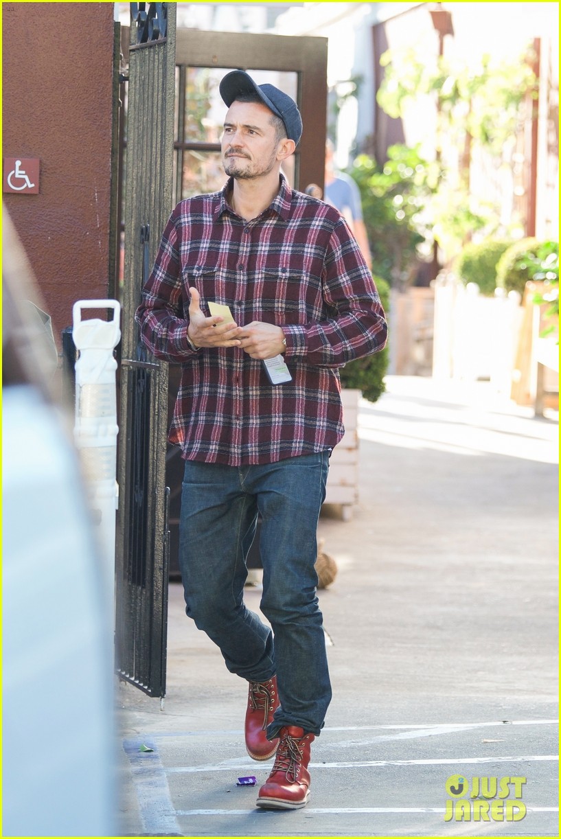 Orlando Bloom is All Smiles at Lunch in Santa Monica!: Photo 4175162 ...