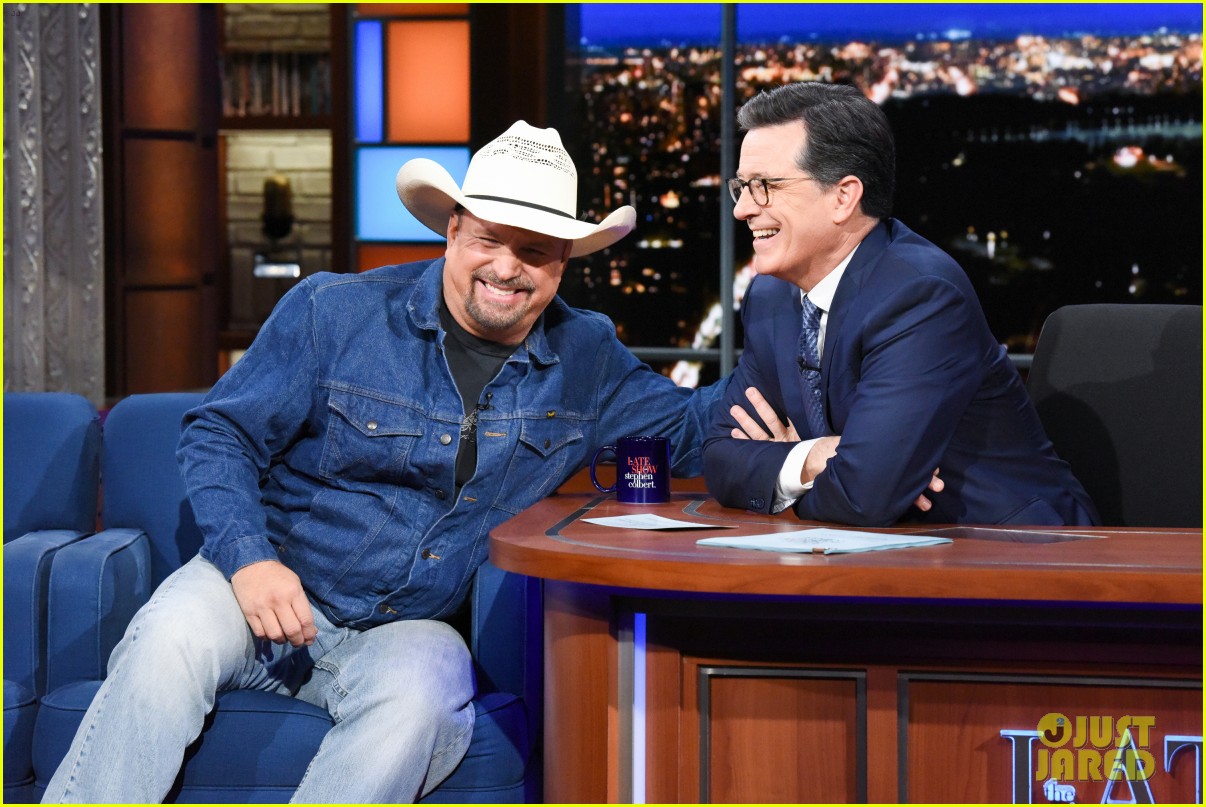 Garth Brooks Praises Lady Gaga & Bradley Cooper in 'A Star Is Born ...