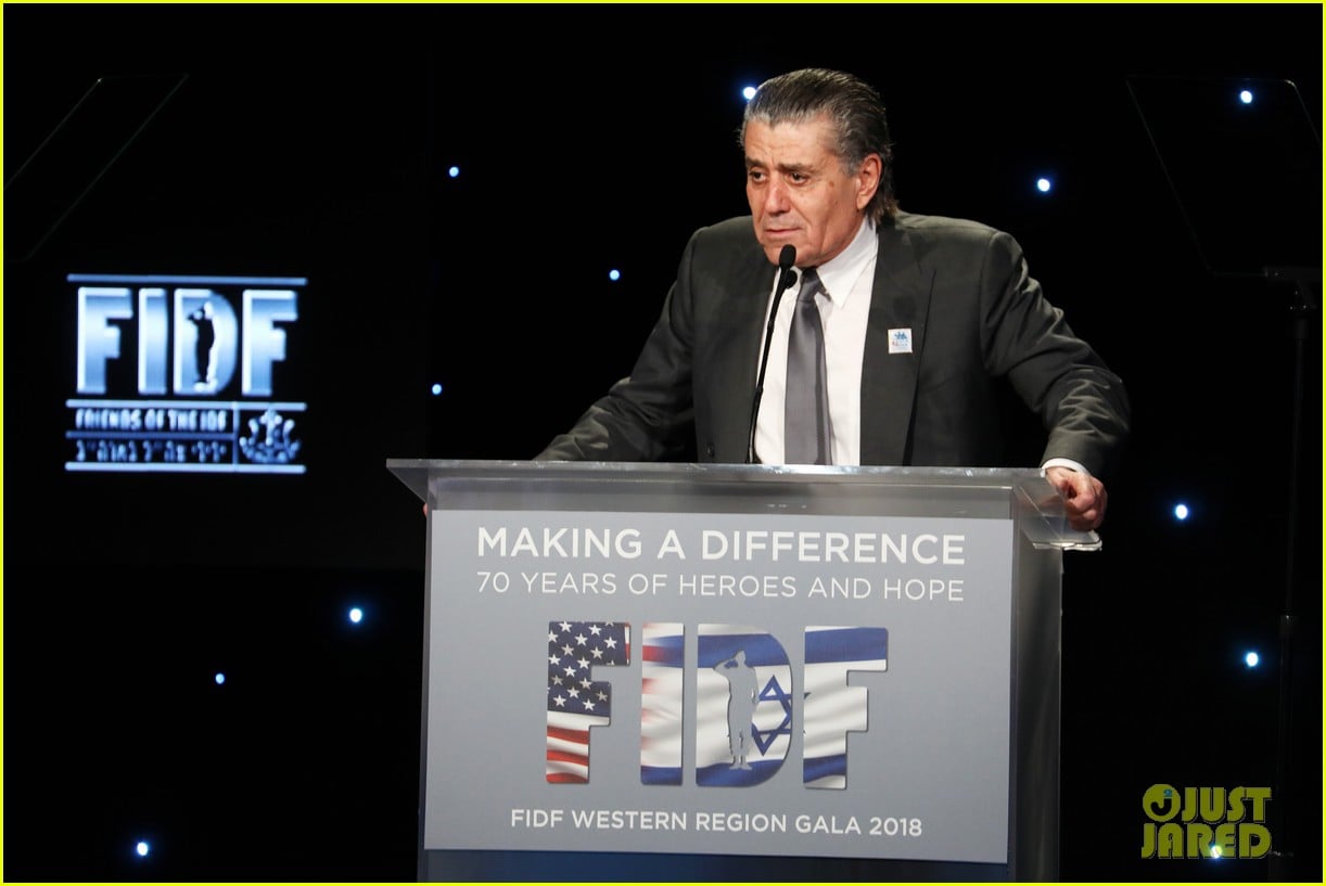 Gerard Butler & Ashton Kutcher Support Israel Defense Forces Soldiers ...