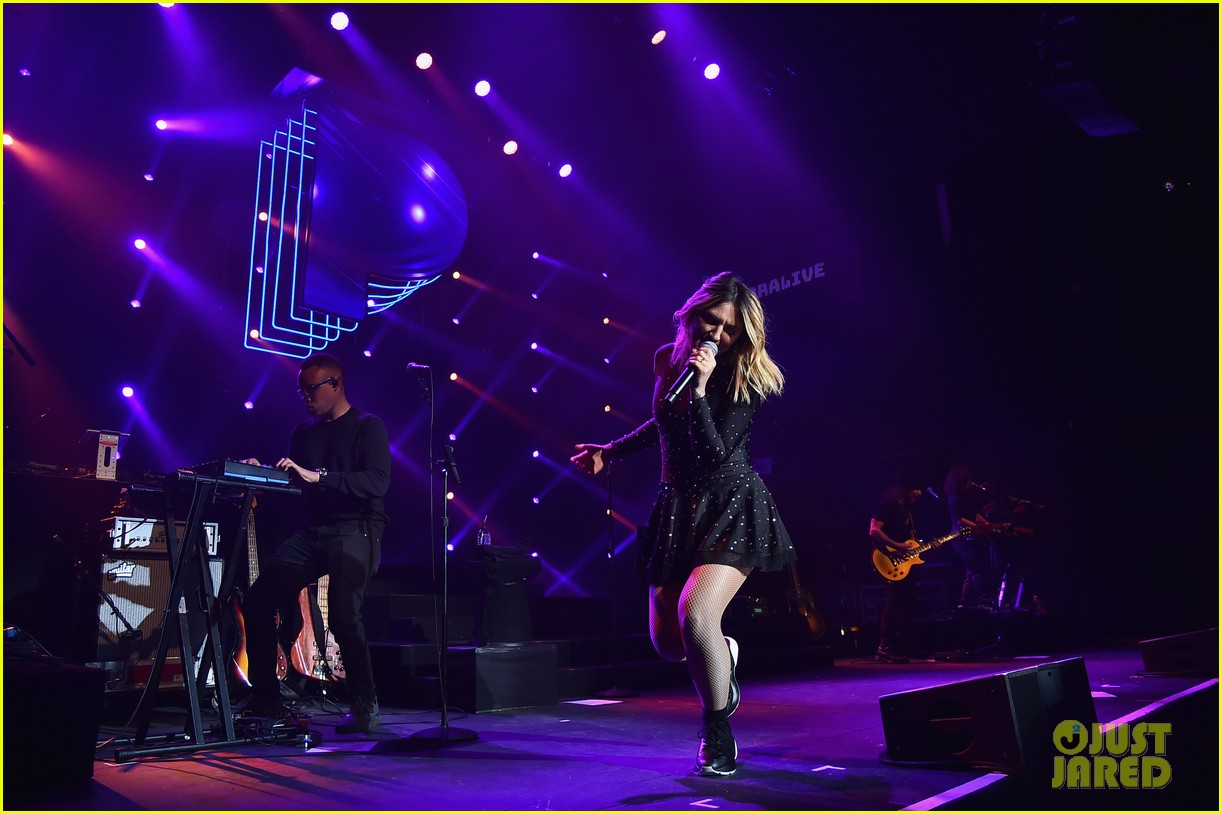 Cardi B Takes the Stage at 'Live In LA' Pandora & T-Mobile Show: Photo ...