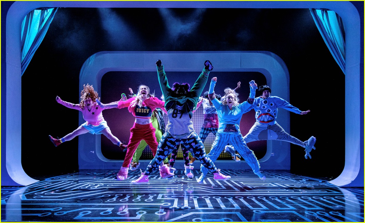 'Be More Chill' Musical Debuts New Artwork for Broadway Run: Photo ...