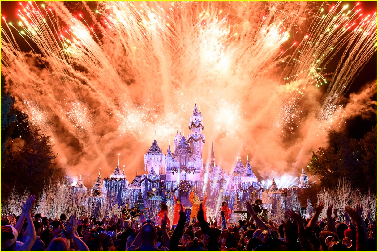 Disney's Magical Holiday Celebration 2018 - Performers Lineup!: Photo ...