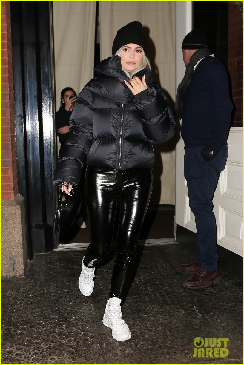 Kylie Jenner Bundles Up for Night Out in NYC!: Photo 4189417 | Kylie ...