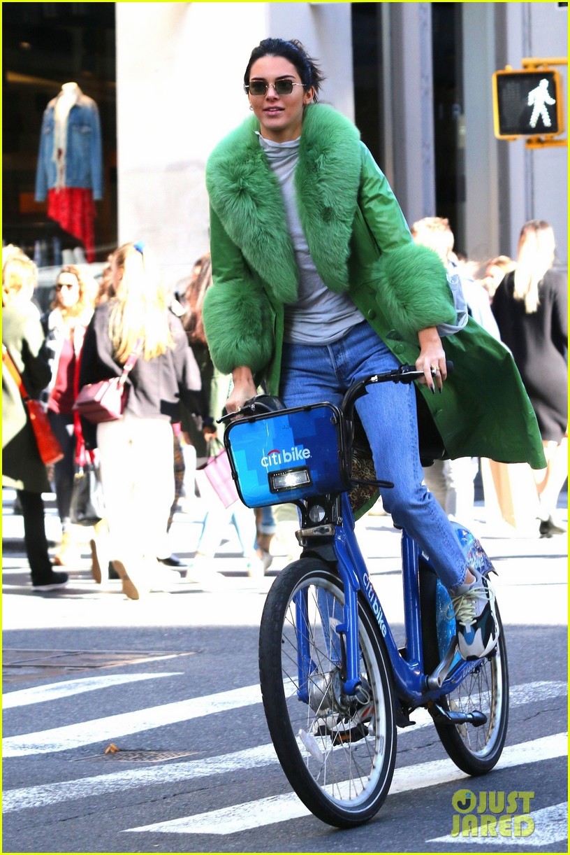 Kendall Jenner Takes a Bike Ride Around NYC on 23rd Birthday!: Photo ...