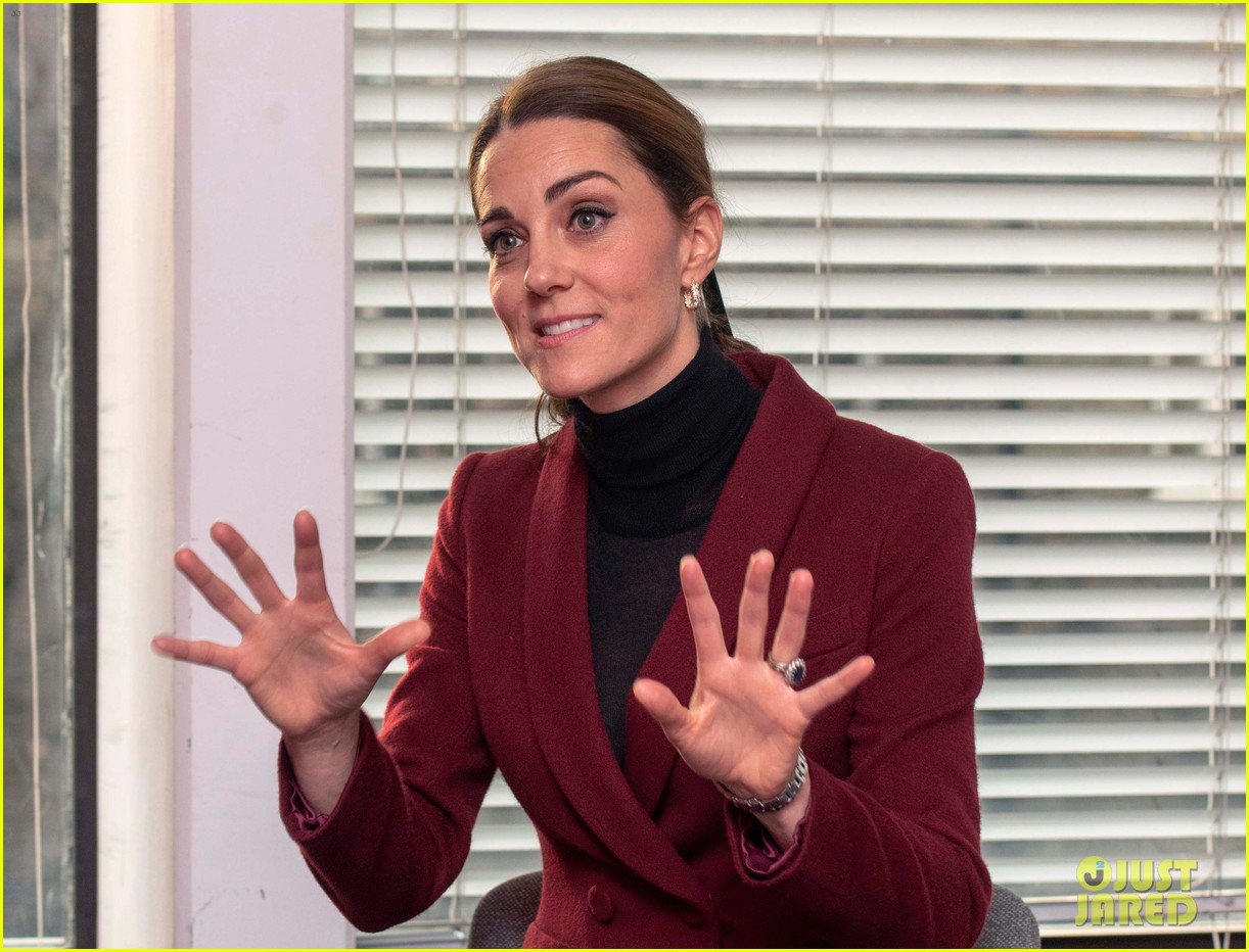 Kate Middleton Visits Neuroscience Lab at University College in London ...