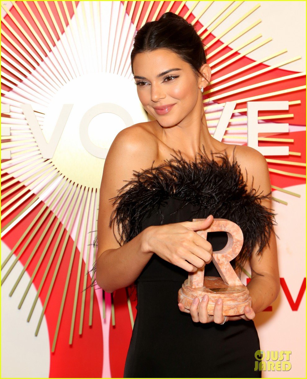 Kendall Jenner Takes Home Icon of the Year at Revolve Awards 2018 ...