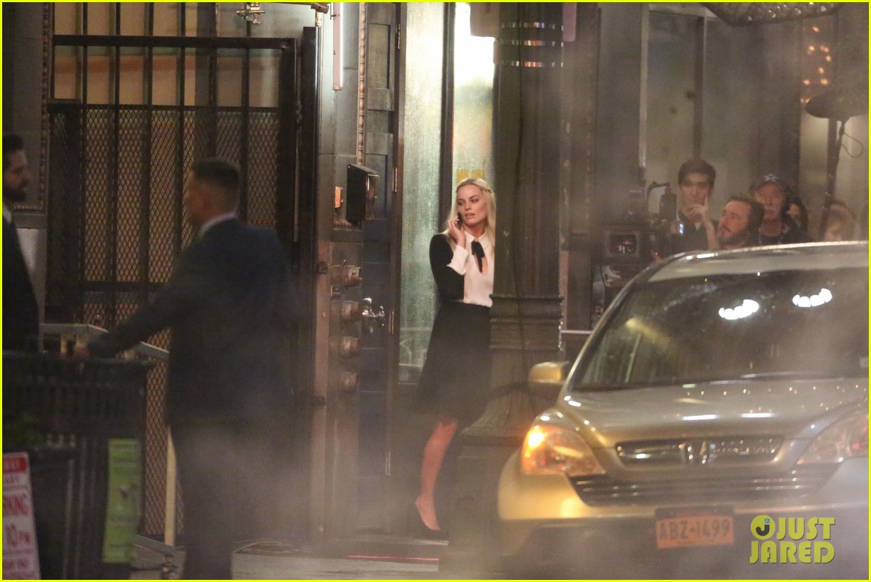 Margot Robbie Films a Phone Call Scene for Upcoming Roger Ailes Project ...