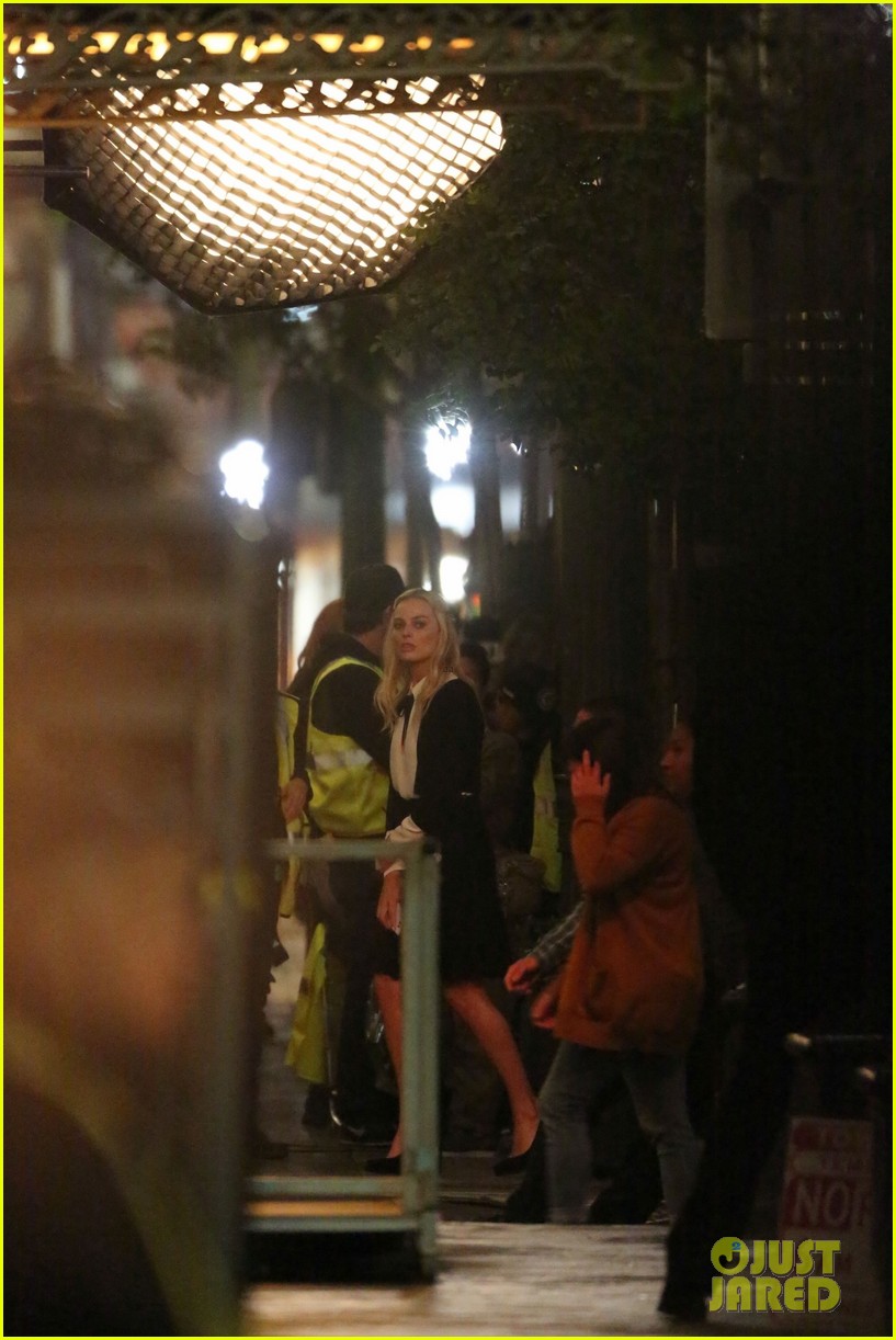 Margot Robbie Films a Phone Call Scene for Upcoming Roger Ailes Project ...
