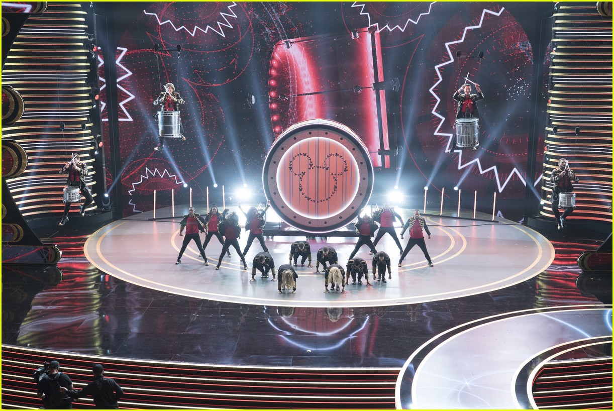 Mickey Mouse's 90th Spectacular - Performers & Celebrity Guest List ...