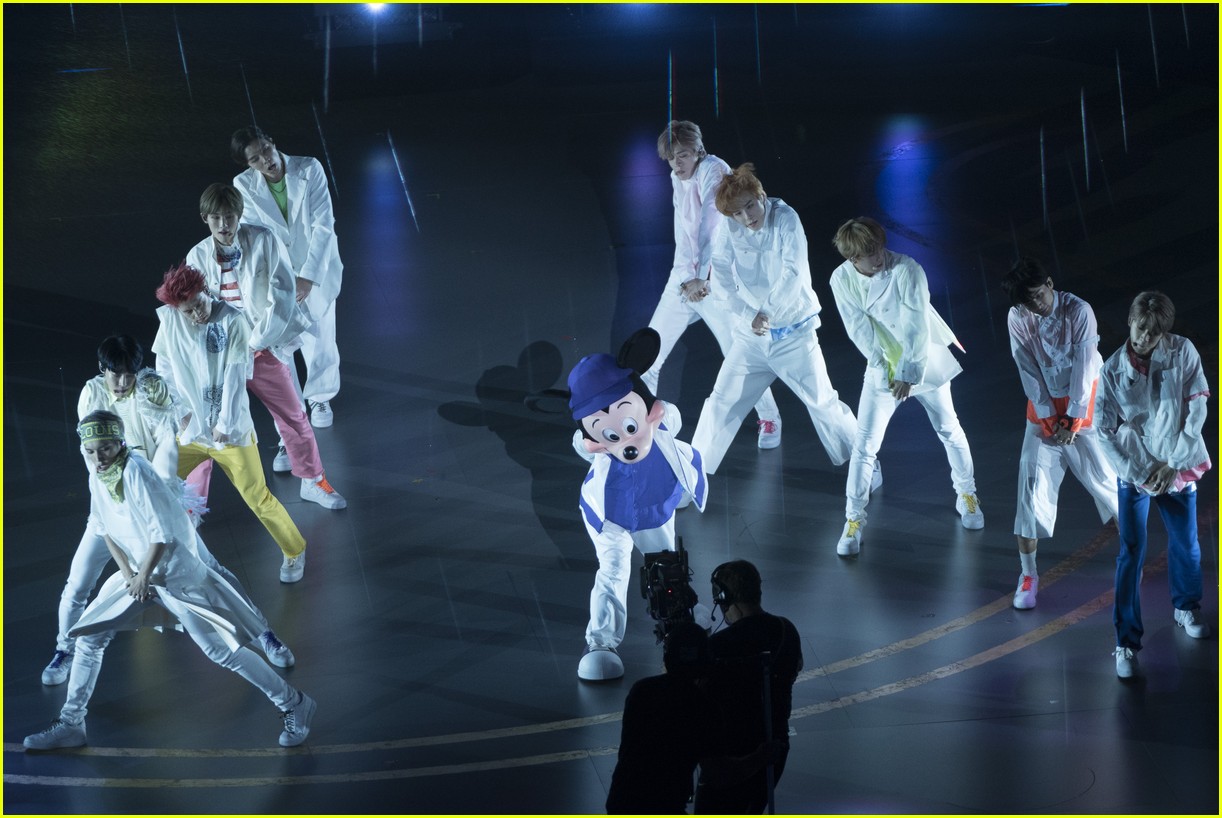 Mickey Mouse's 90th Spectacular - Performers & Celebrity Guest List ...