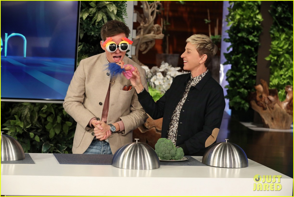 Eddie Redmayne Tells Ellen He Needs 'Sleep Spell' For Son Luke!: Photo ...