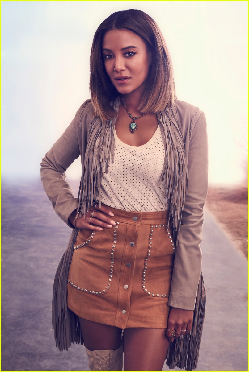 'Roswell, New Mexico' Gets a Premiere Date - See Pilot Photos!: Photo ...