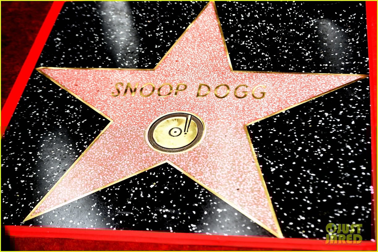 Snoop Dogg Thanks Himself While Accepting Star on Hollywood Walk of ...