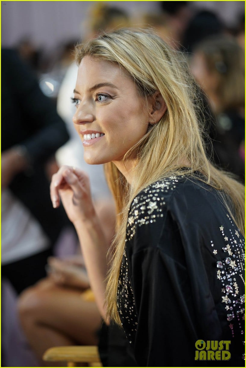 Victoria's Secret Models Get Hair & Makeup Done Backstage at Fashion ...