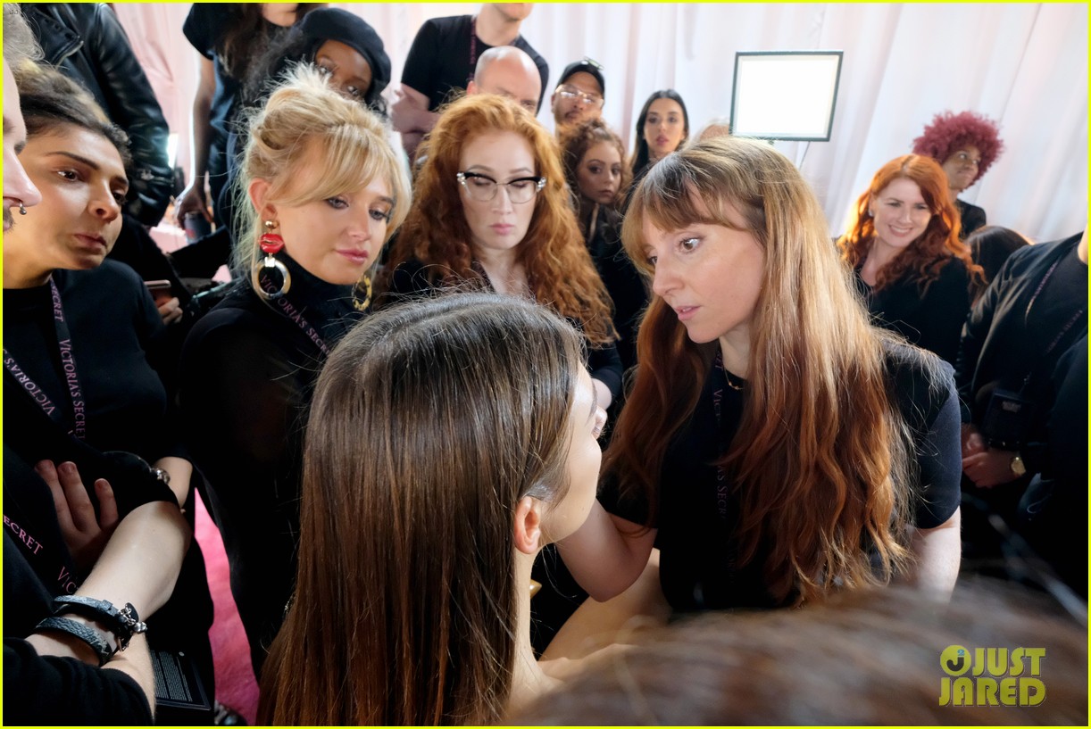 Victoria's Secret Models Get Hair & Makeup Done Backstage at Fashion ...