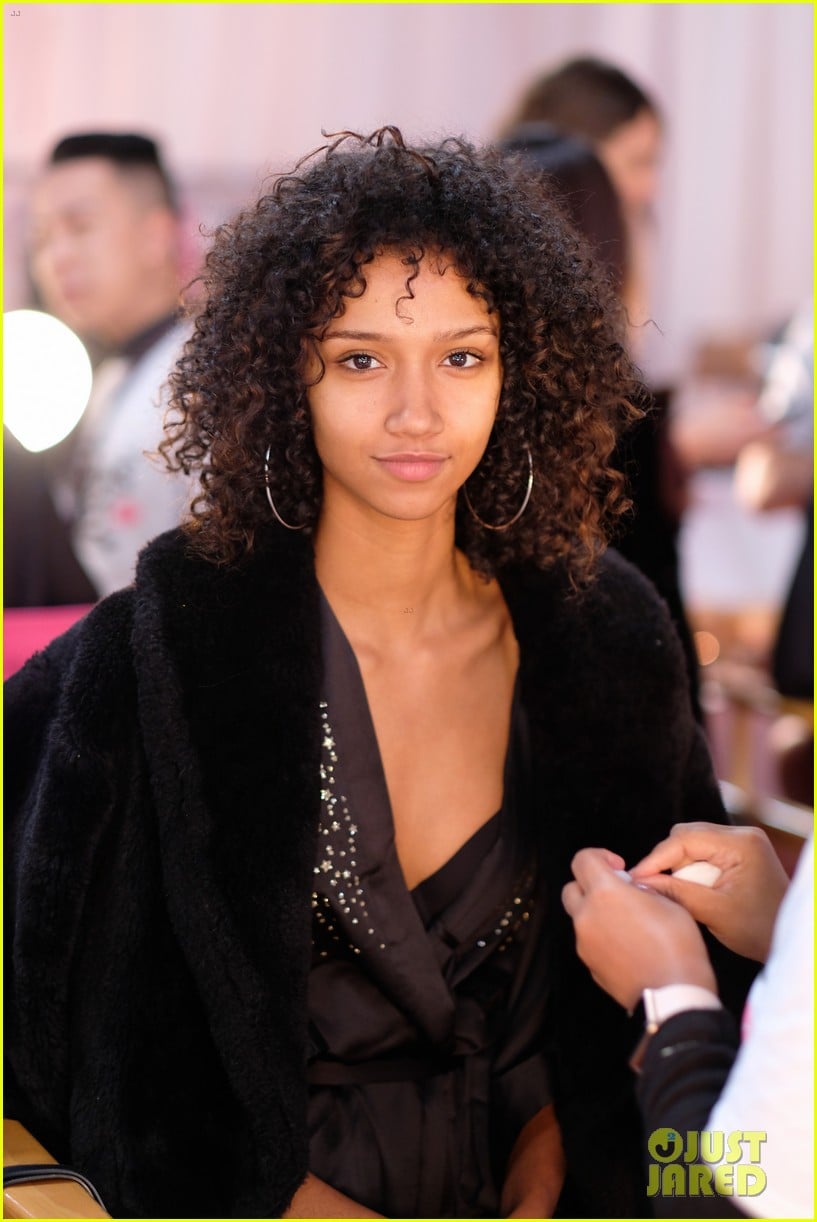 Victoria's Secret Models Get Hair & Makeup Done Backstage at Fashion ...