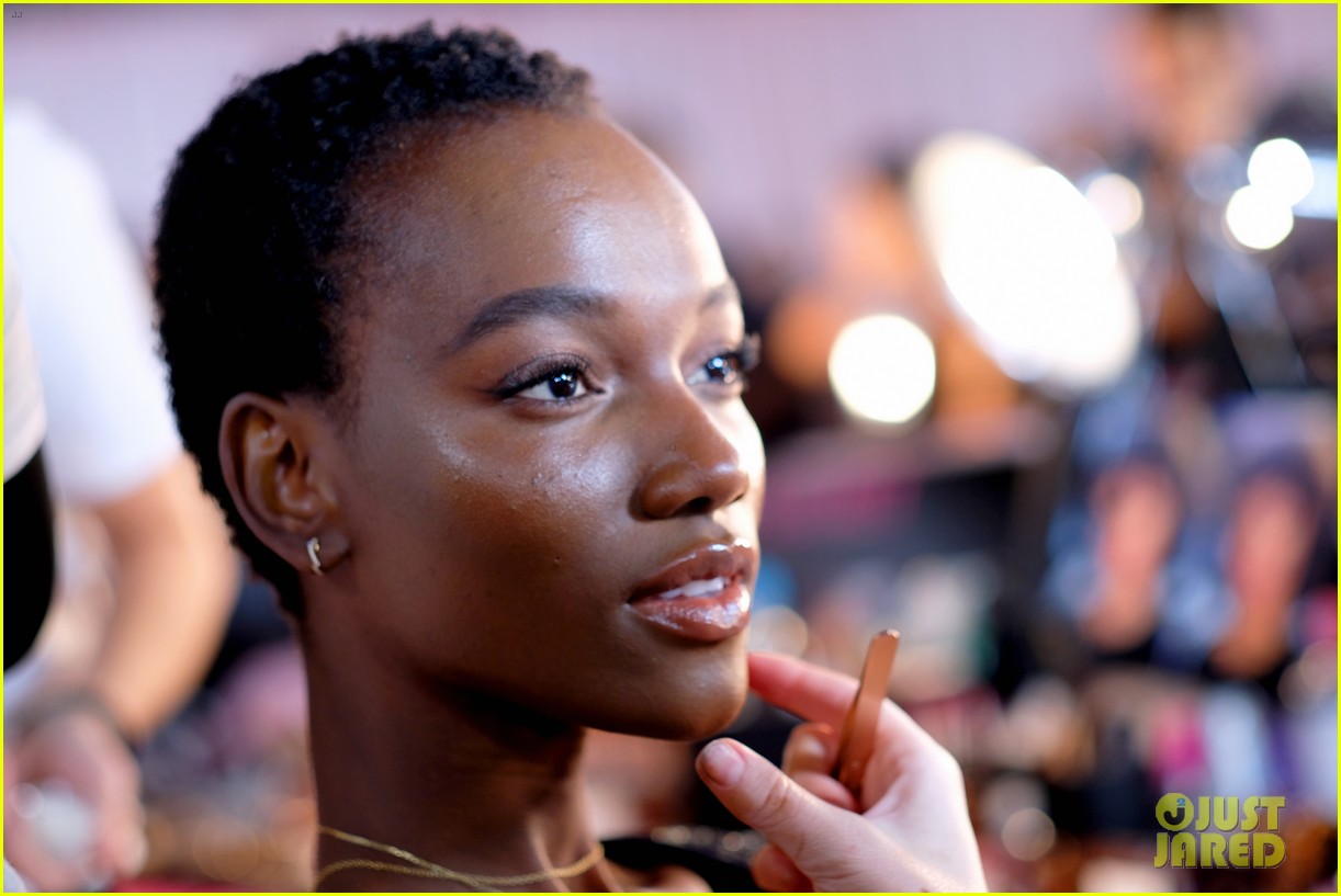 Victoria's Secret Models Get Hair & Makeup Done Backstage at Fashion ...