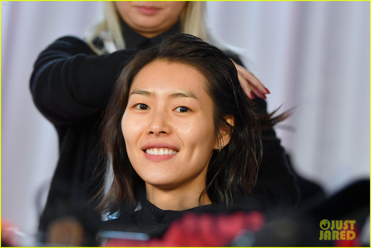 Victoria's Secret Models Get Hair & Makeup Done Backstage at Fashion ...